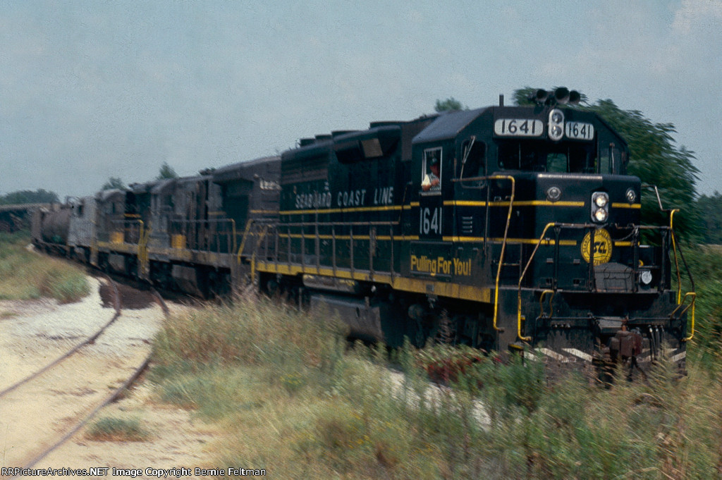 Seaboard Coast Line GP40-2 #1641 leads Western Railway of Alabama run-thru train #215